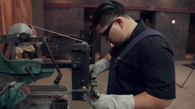 Watch Forged in Fire S02:E10 - Tabar - Free TV Shows | Tubi Watch Forged in Fire S02:E10 - Tabar - Free TV Shows | Tubi