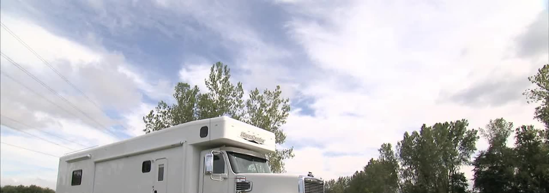 Watch Extreme RVs S01:E01 - On-Set Double Decker - Free TV Shows | Tubi