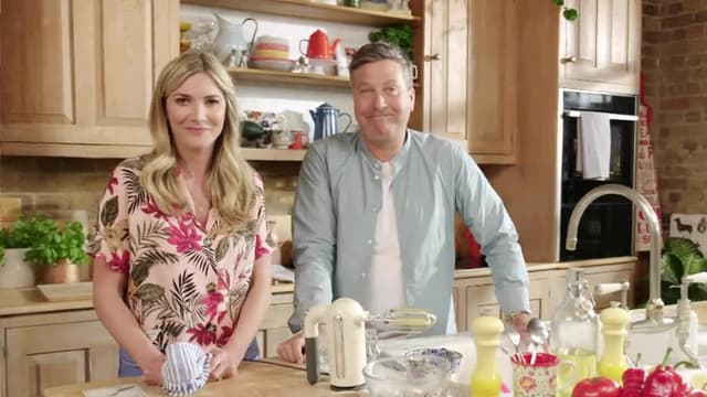 Watch John & Lisa's Weekend Kitchen S02:E01 - Episode 1 - Free TV Shows ...