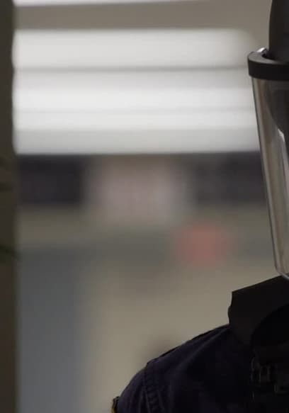 Watch Containment S01:E03 - Be Angry at the Sun - Free TV Shows | Tubi