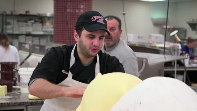 Watch Cake Boss S12:E07 - Bugging Out and Big Cheers - Free TV Shows | Tubi