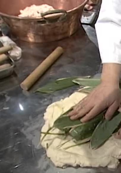 Watch Iron Chef S04:E02 - Chen and Sakai Spotlight - Free TV Shows | Tubi