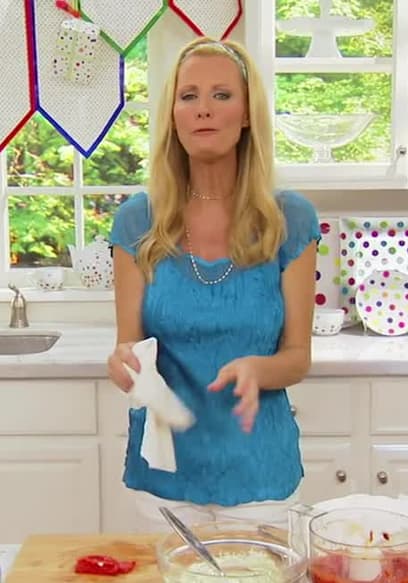 Watch Semi-Homemade Cooking With Sandra Lee S14:E02 - Free TV Shows | Tubi