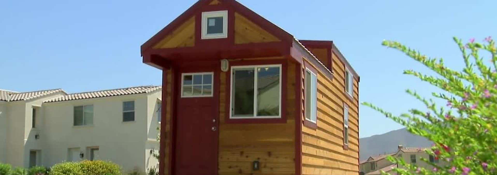 Watch Tiny House Hunters S02:E23 - Fresh Start in a Tiny Home - Free TV ...