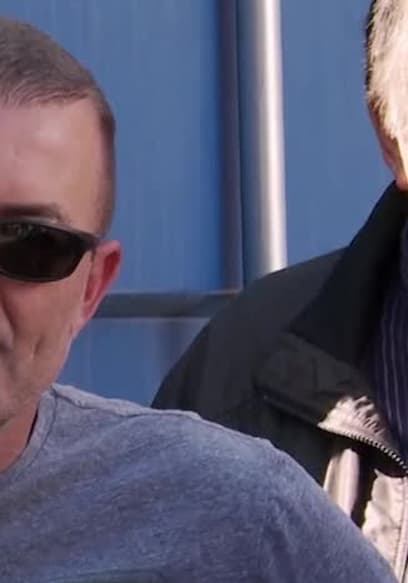 Watch Storage Hunters S01:E21 - On the Waterfront - Free TV Shows | Tubi