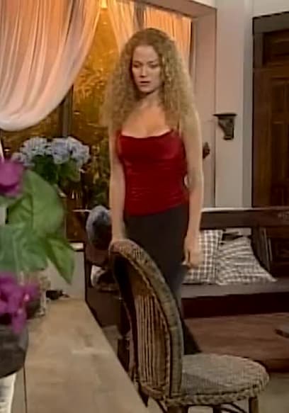 Watch Mujer Secreta S01:E89 - Capítulo 89 - Free TV Shows | Tubi