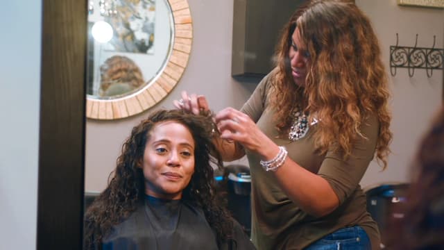 Watch The Expats International Ingrams S01:E01 - The Ingrams Are Back ...