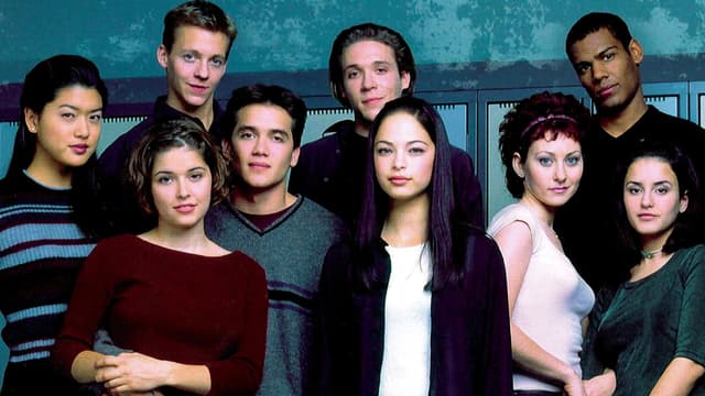 Watch Edgemont S02:E09 - Smoke and Mirrors - Free TV Shows | Tubi