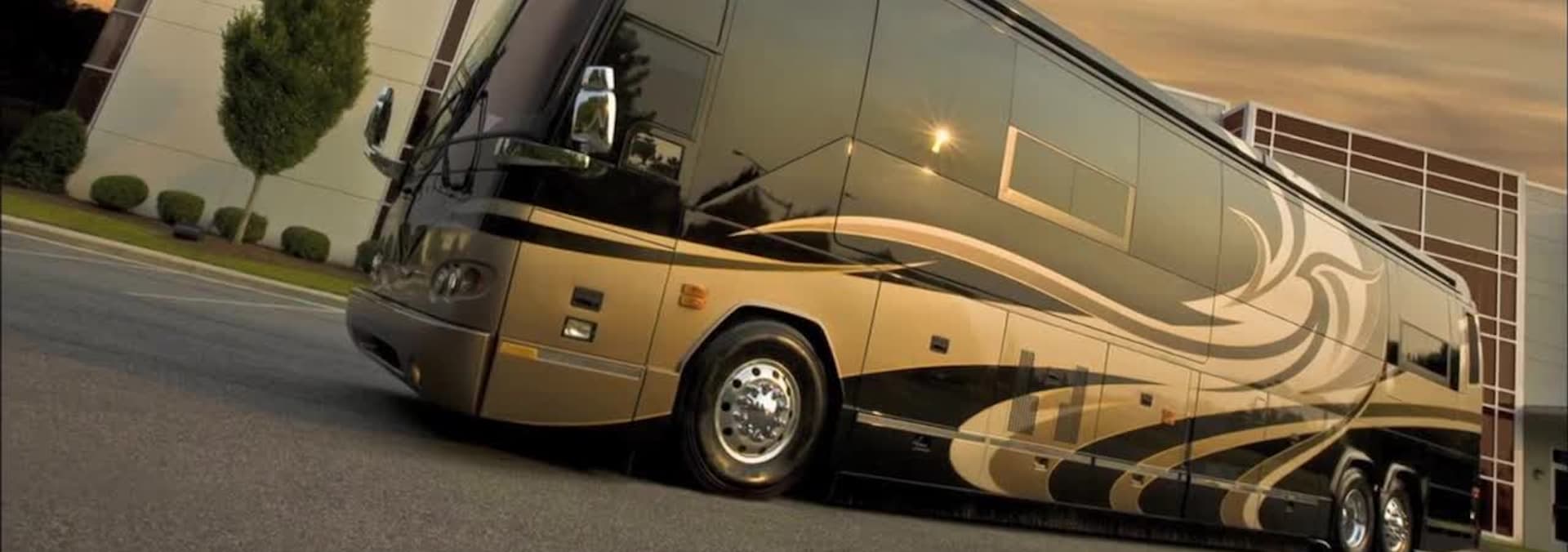 Watch Extreme RVs S01:E02 - A Land Yacht and More - Free TV Shows | Tubi