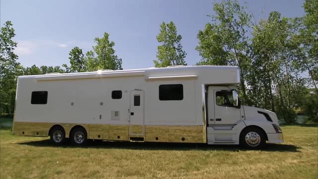 Watch Extreme RVs - Free TV Shows | Tubi