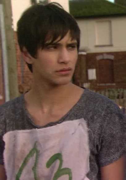 Watch Skins S03:E10 - Finale - Free TV Shows | Tubi