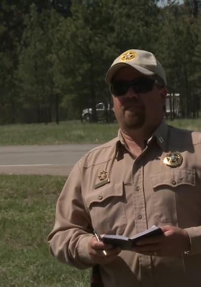 Watch Wardens S03:E03 - Paddlefish - Free TV Shows | Tubi