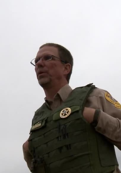 Watch Wardens S07:E03 - Chasing the Big One - Free TV Shows | Tubi