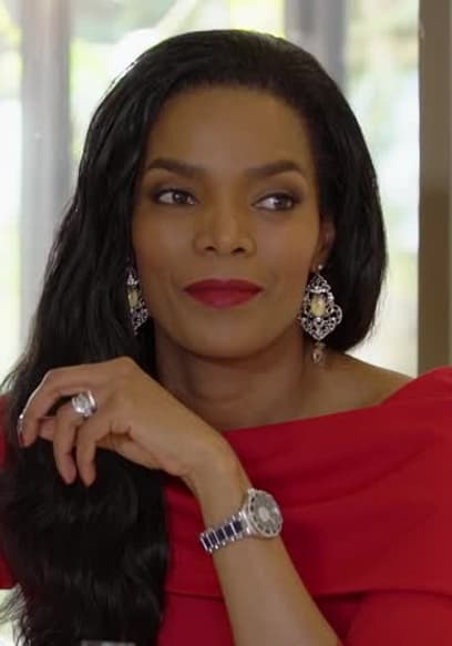 Watch The Queen S01:E32 - Broken - Free TV Shows | Tubi