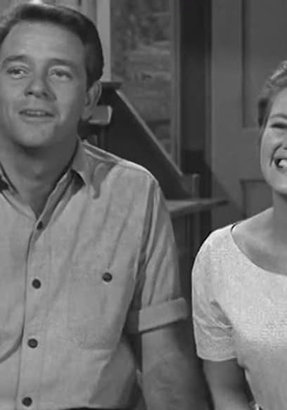 Watch The Real McCoys S04:E36 - Hassie's European Tr - Free TV Shows | Tubi