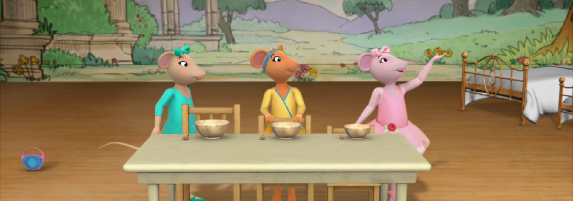 Watch Angelina Ballerina S06:E605 - Angelina and the Mini-Mouseling ...