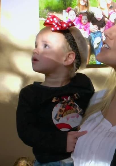 Watch Quints by Surprise S02:E06 - A Quints Christma - Free TV Shows | Tubi