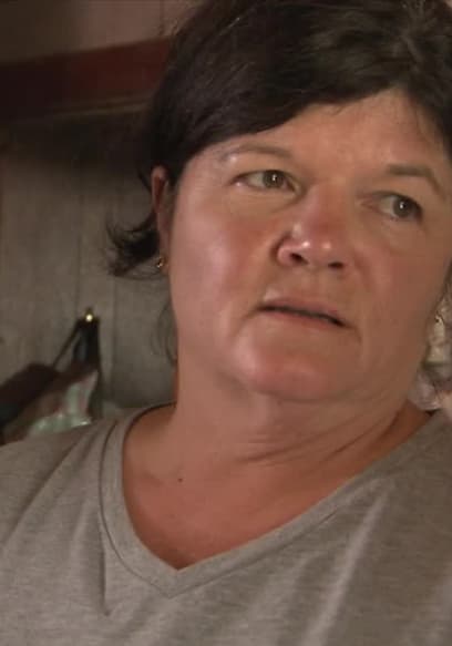 Watch Hoarders S04:E07 - Beverly/Megan - Free TV Shows | Tubi