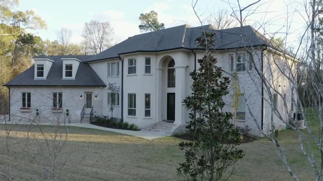 Watch Selling the Big Easy - Free TV Shows | Tubi