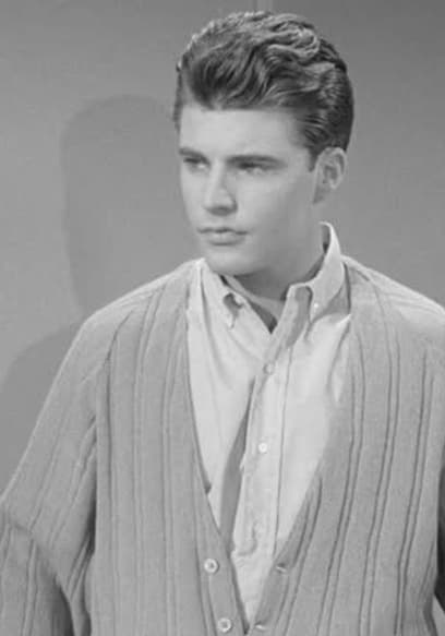 Watch The Adventures of Ozzie and Harriet S09:E07 - A Sweater for Rick - Free TV Shows | Tubi