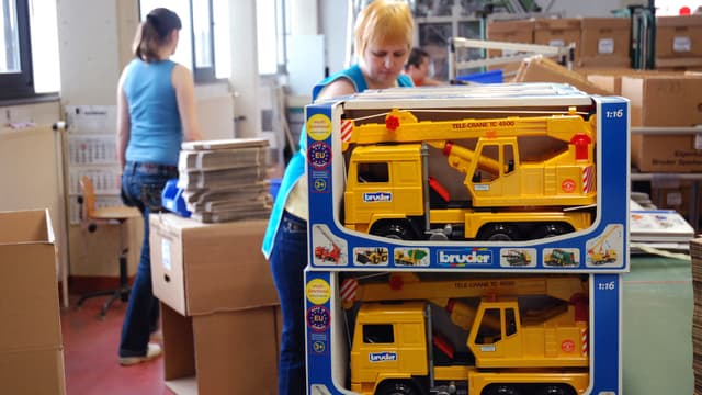 Watch Making Stuff S01:E105 - Coins - Free TV Shows | Tubi