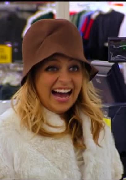 Watch The Simple Life S03:E06 - Broadcasting - Free TV Shows | Tubi