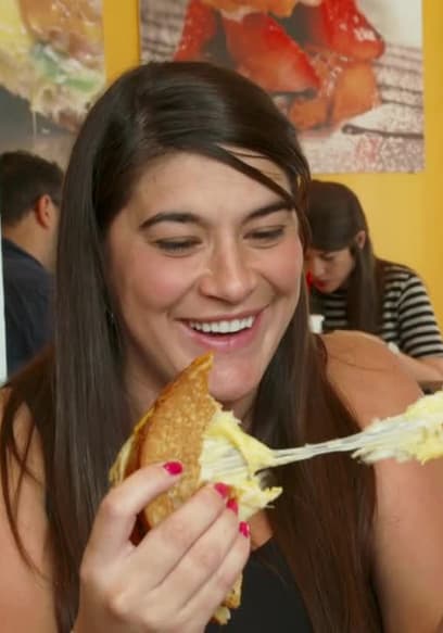 Watch Food Paradise S02:E16 - Extra Cheesy - Free TV Shows | Tubi