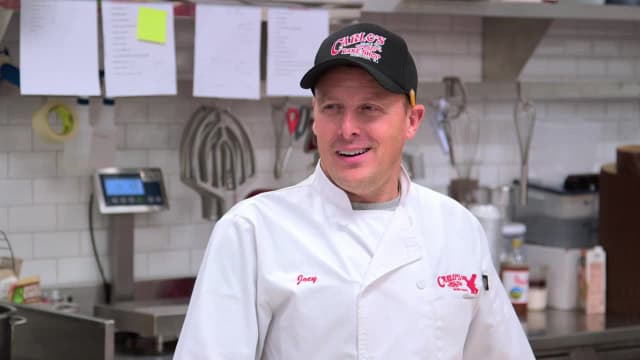 Watch Cake Boss S14:E10 - 25 Years and Counting - Free TV Shows | Tubi