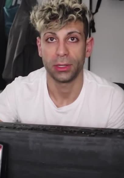 Watch Real Hauntings: The Dybbuk Box S02:E03 - Ali Houmani (Part 2 ...