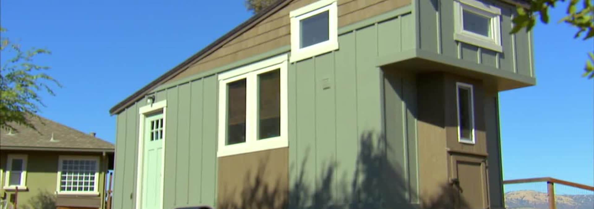 Watch Tiny House Hunters S04:E08 - Freedom in Going Tiny - Free TV ...