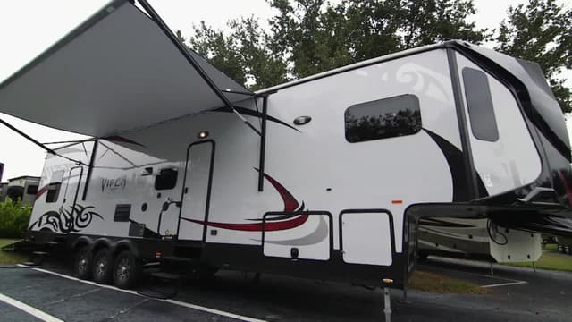 Watch Big Time RV S02:E10 - Road Warriors and Ruff Riders - Free TV ...