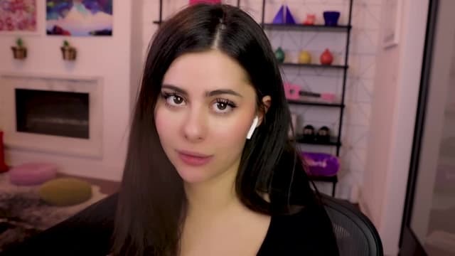 Watch AzzyLand S05:E15 - It Can Always Be Worse / Unique Body Features ...