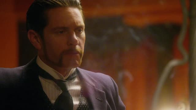 Watch Underbelly S06:E06 - Squizzy Makes the Front Page - Free TV Shows ...