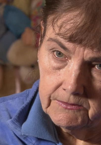 Watch Hoarders S04:E01 - Phyllis / Janet - Free TV Shows | Tubi