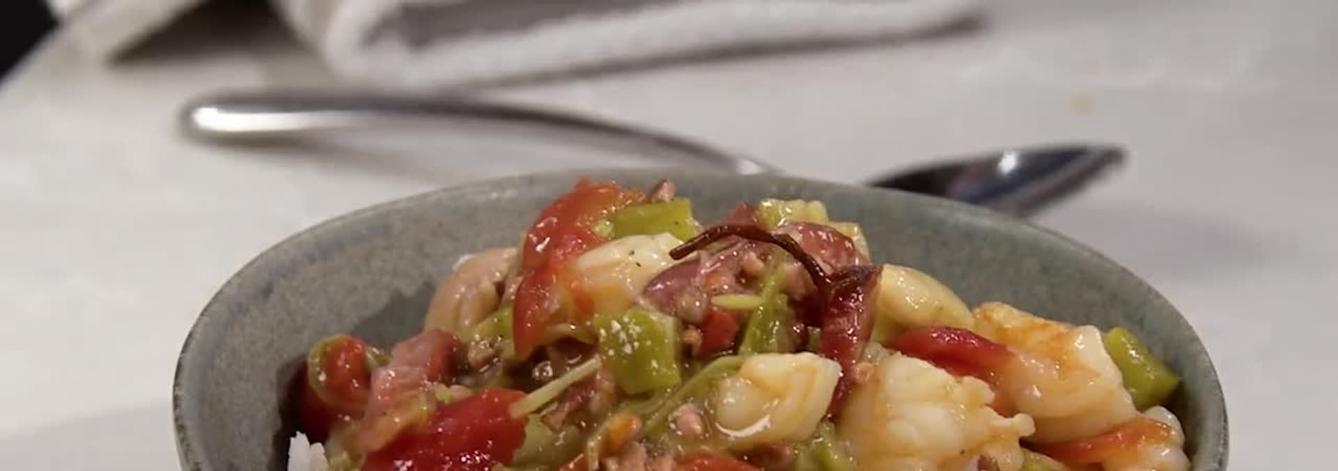Watch Cook's Country S15:E03 - Low Country Party - Free TV Shows | Tubi