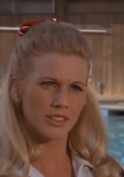 Watch The FBI S06:E26 - Three Way Split - Free TV Shows | Tubi