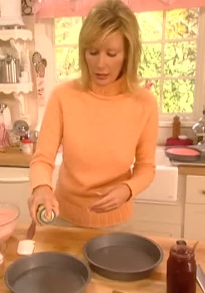 Watch Semi-Homemade Cooking With Sandra Lee S01:E04 - Free TV Shows | Tubi