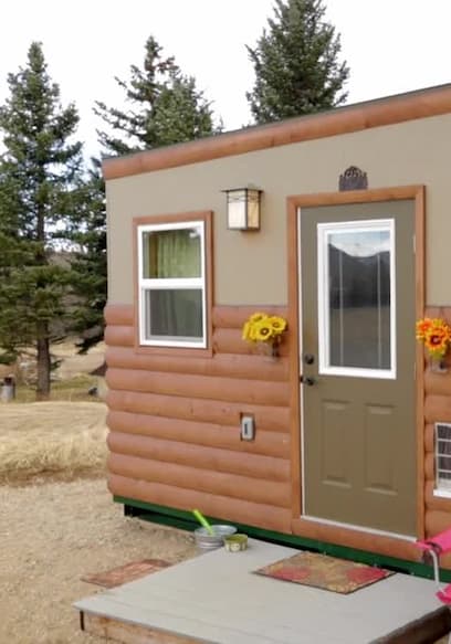 Watch Tiny House Hunting S04:E01 - A Moving Decision in Montana - Free TV Shows | Tubi