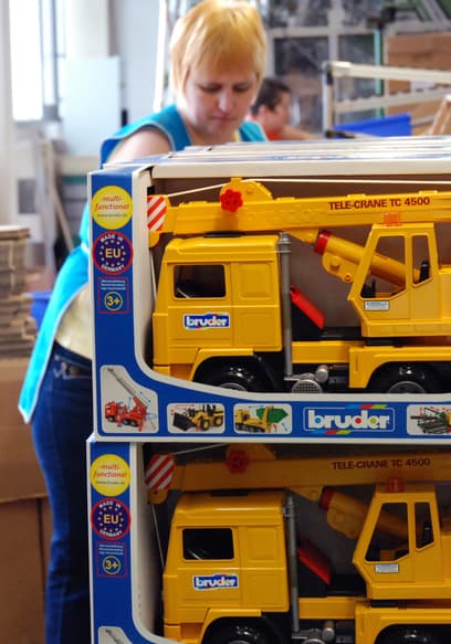 Watch Making Stuff S01:E111 - Plastic Trucks - Free TV Shows | Tubi