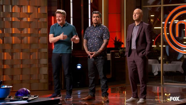 Watch MasterChef S11:E10 - Cook for Your Legend - Free TV Shows | Tubi