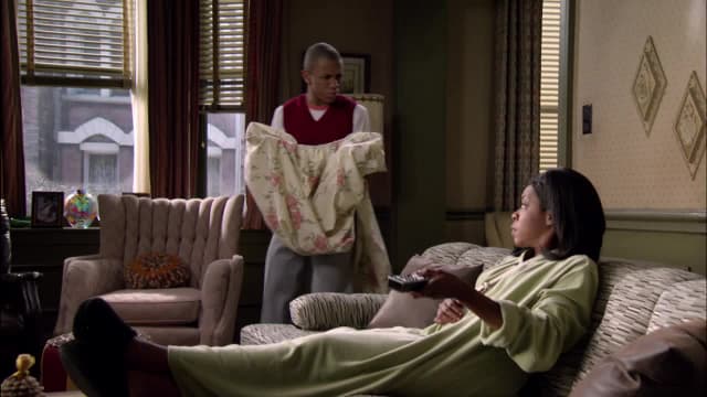 Watch Everybody Hates Chris S03:E16 - Everybody Hates the BFD - Free TV ...