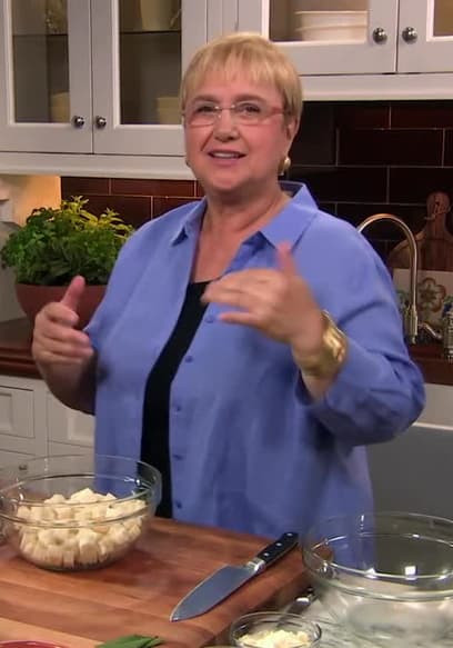 Watch Lidia's Kitchen S04:E406 - Cooking With Wine - Free TV Shows | Tubi