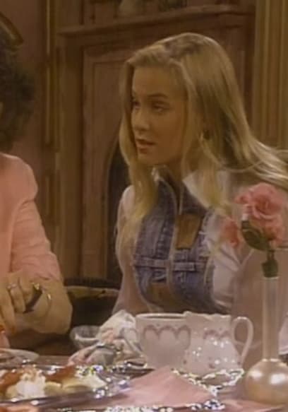 Watch Swans Crossing S01:E28 - Episode 28 - Free TV Shows | Tubi