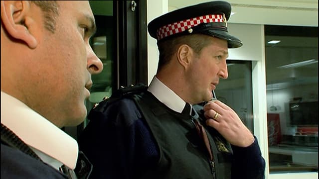 Watch Brit Cops S04:E05 - Episode 5 - Free TV Shows | Tubi