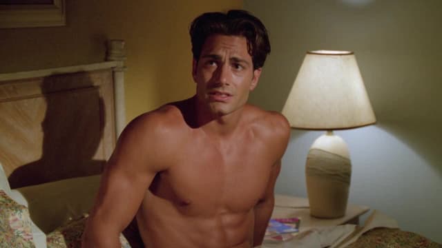 Watch Baywatch S08:E06 - Lifeguard Confidential - Free TV Shows | Tubi