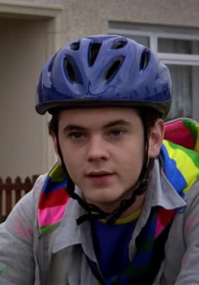 Watch Half Moon Investigations S01:E13 - School Dance - Free TV Shows ...