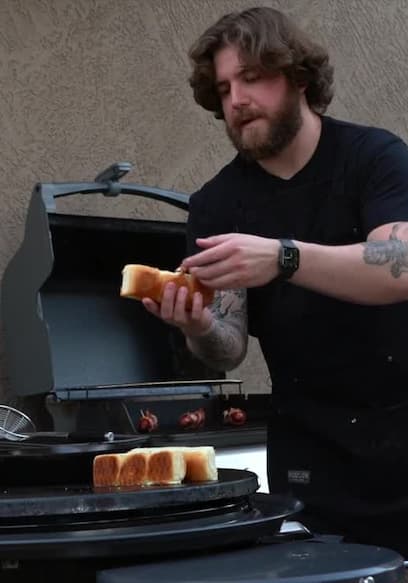 Watch Weber's Grill S01:E09 - BBQ Bacon Hot Dogs - Free TV Shows | Tubi