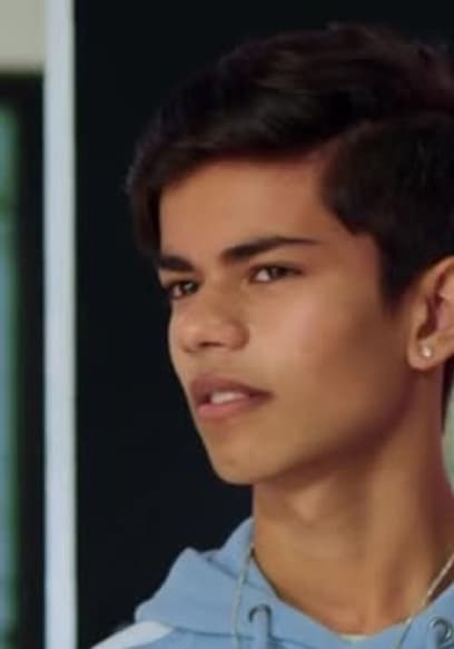 Watch Almost Never S01:E01 - The Spotlight - Free TV Shows | Tubi