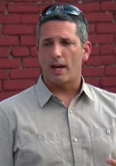 Watch Cake Boss S06:E06 - Bees, Beware and Business - Free TV Shows | Tubi