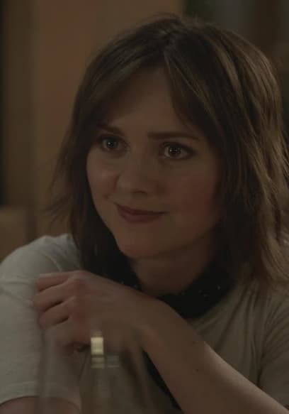 Watch Casual S04:E01 - Carrie - Free TV Shows | Tubi